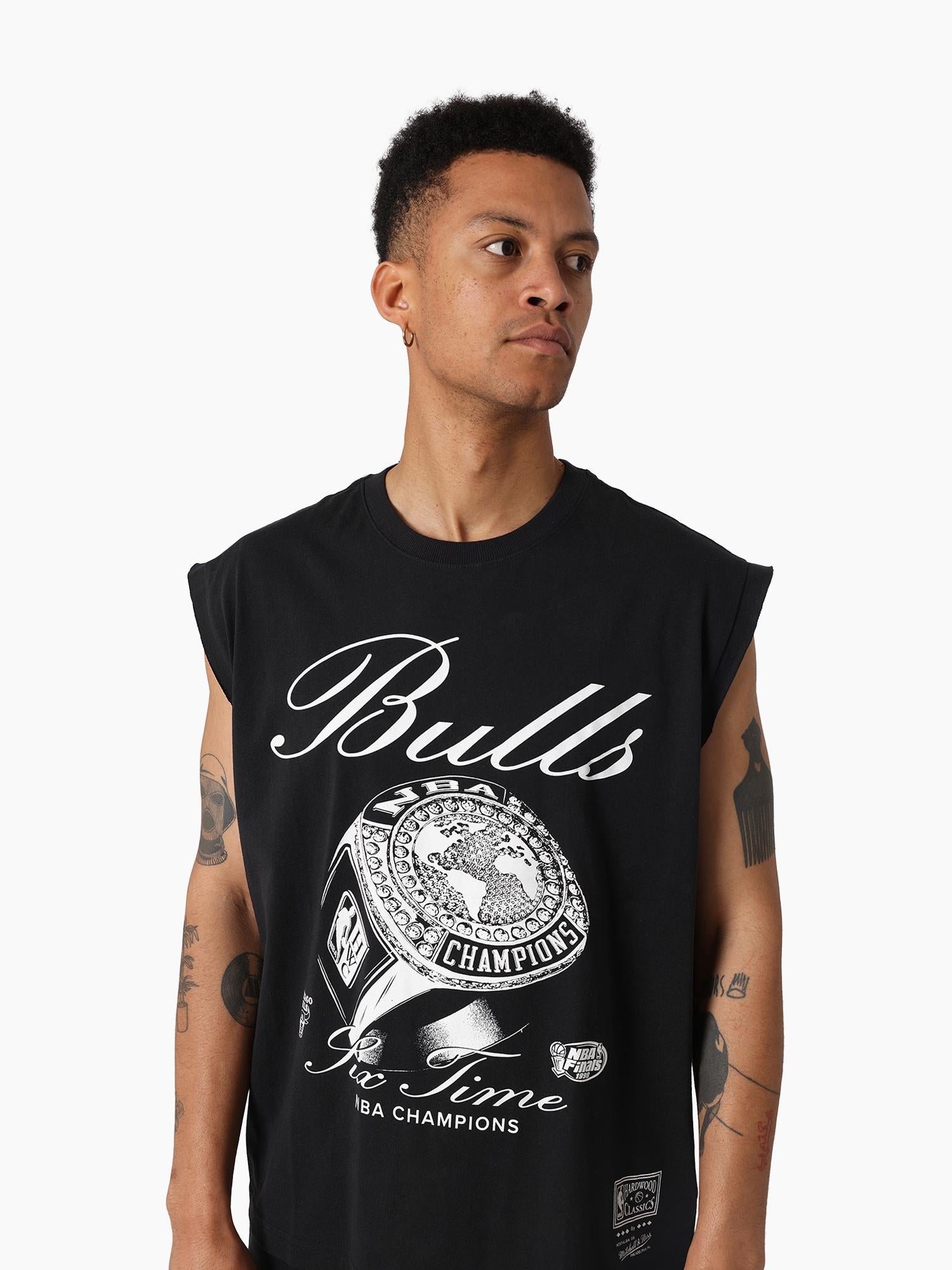 Chicago Bulls Champions Script Muscle Tank – Mitchell & Ness